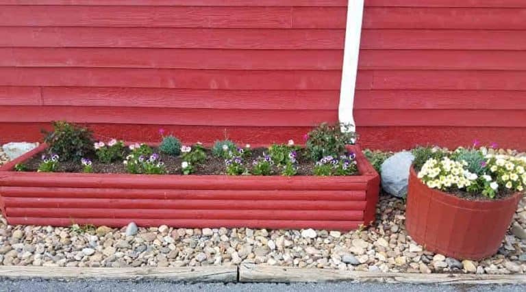 Beautiful and Practical: Painted Raised Beds for Your Garden - Simplify ...